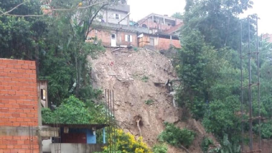 Menino morre após deslizamento de terra em Osasco | JTNEWS